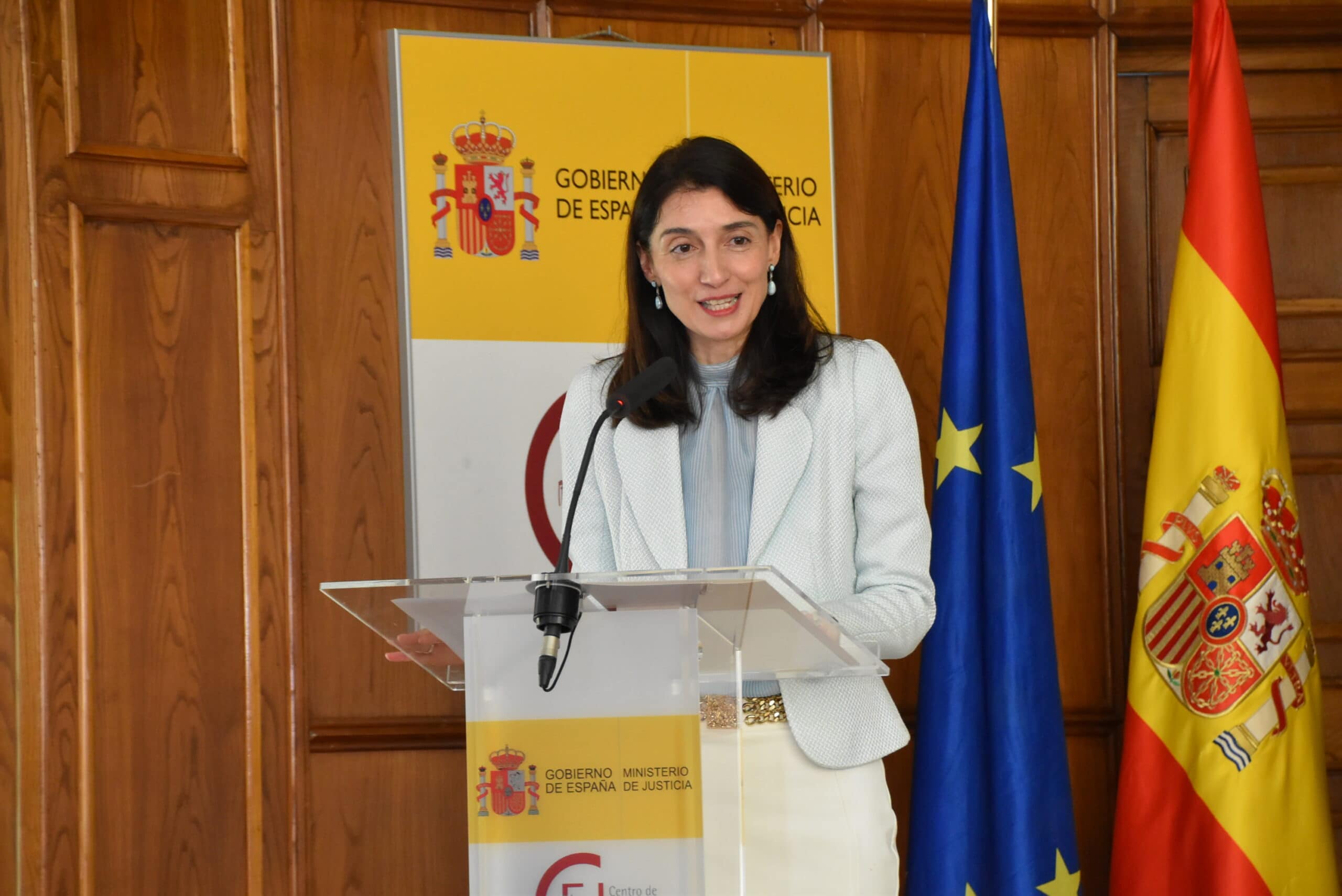 Llop recuerda a Mozo que está esperando, desde hace un año y medio, que ...