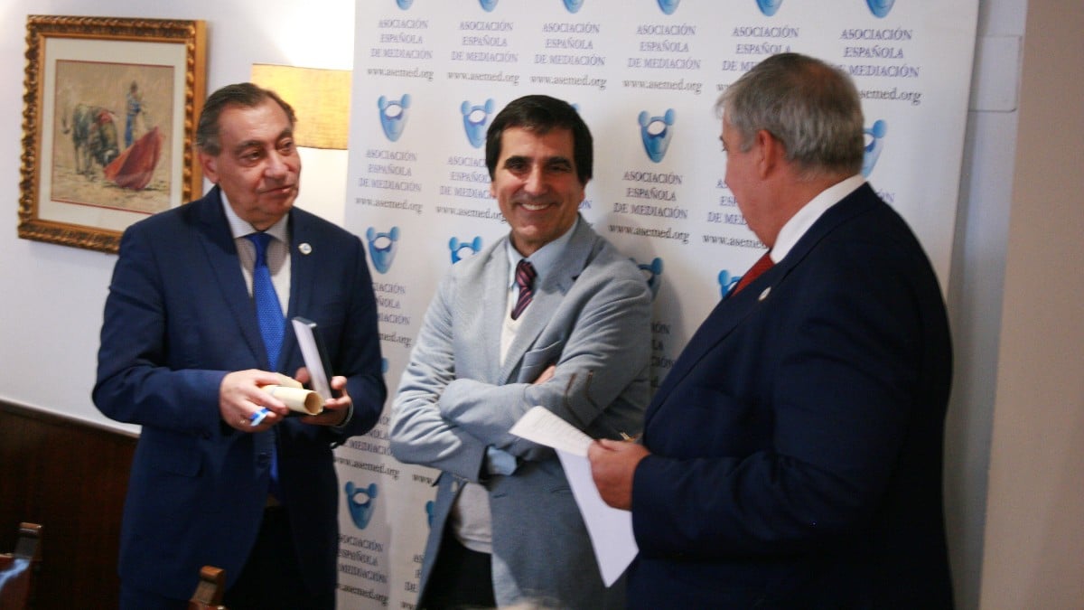 Manuel Marchena, María del Pilar Rasillo y Antonio del Moral reciben su medalla como Mediadores ...