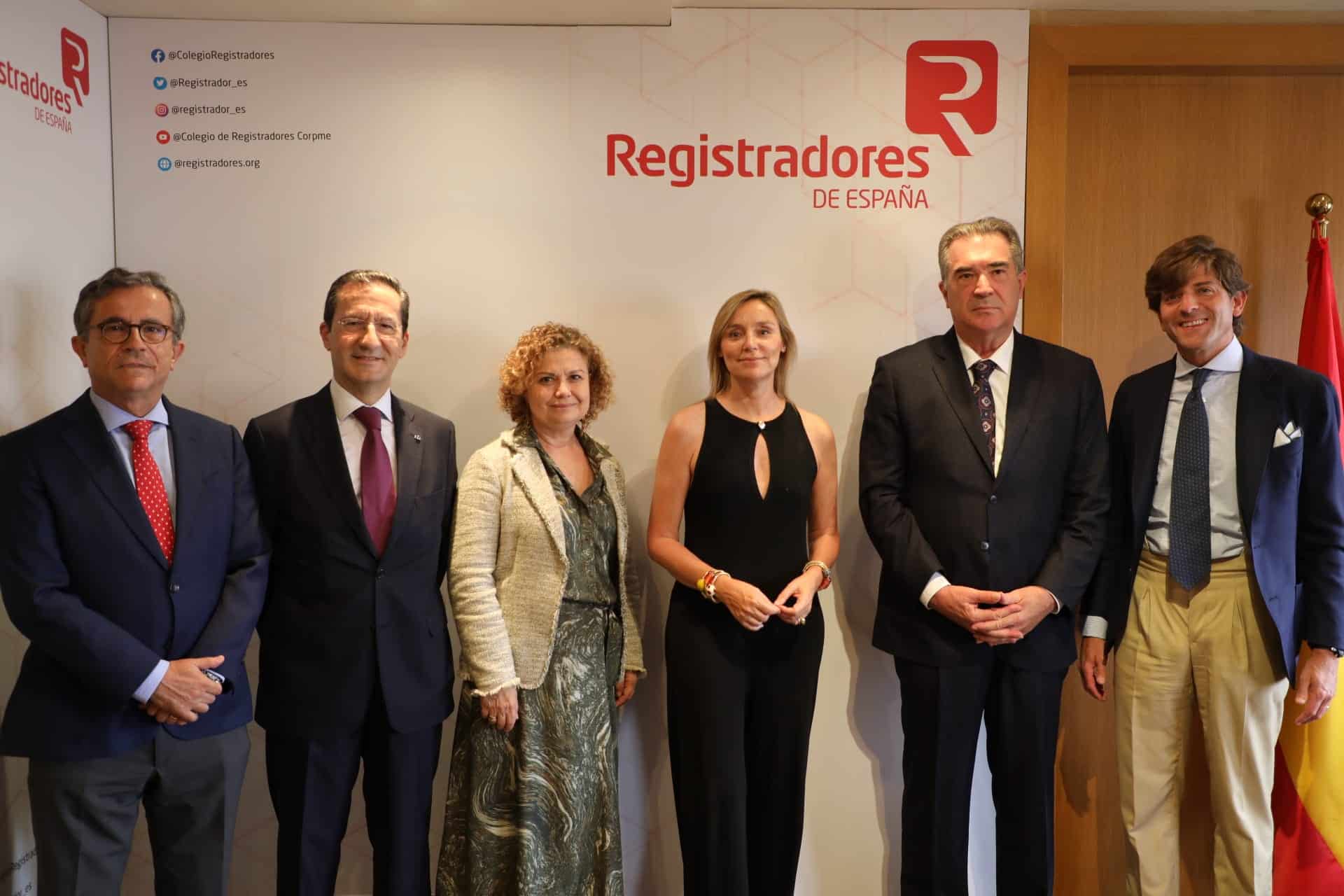 El Colegio de Registradores presenta el libro "Evolución institucional ...