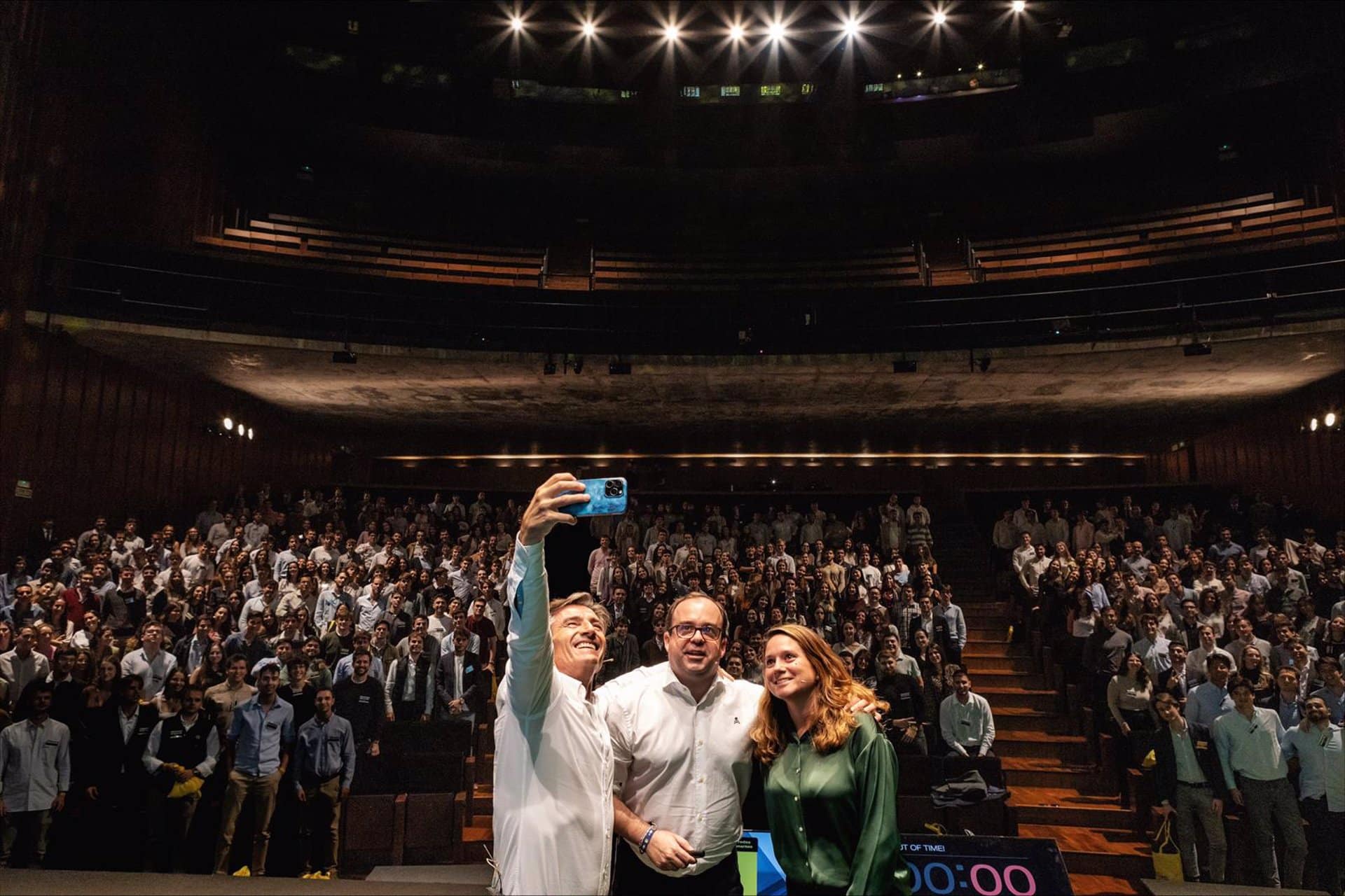 EY incorpora a más de 650 "jóvenes talentos" en sus 15 oficinas de toda ...